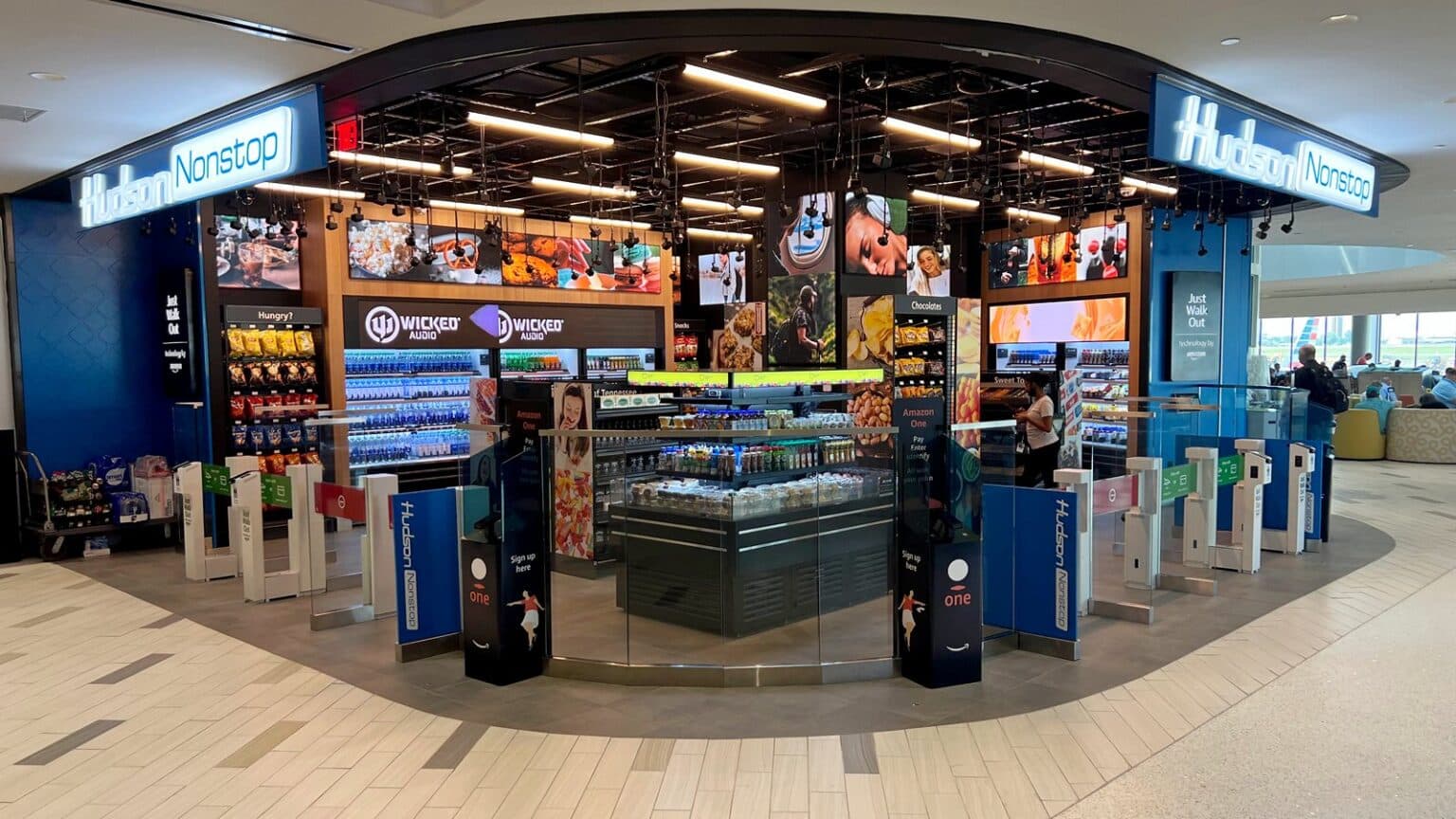 My Review: Admirals Club at Nashville International Airport - We Get To ...