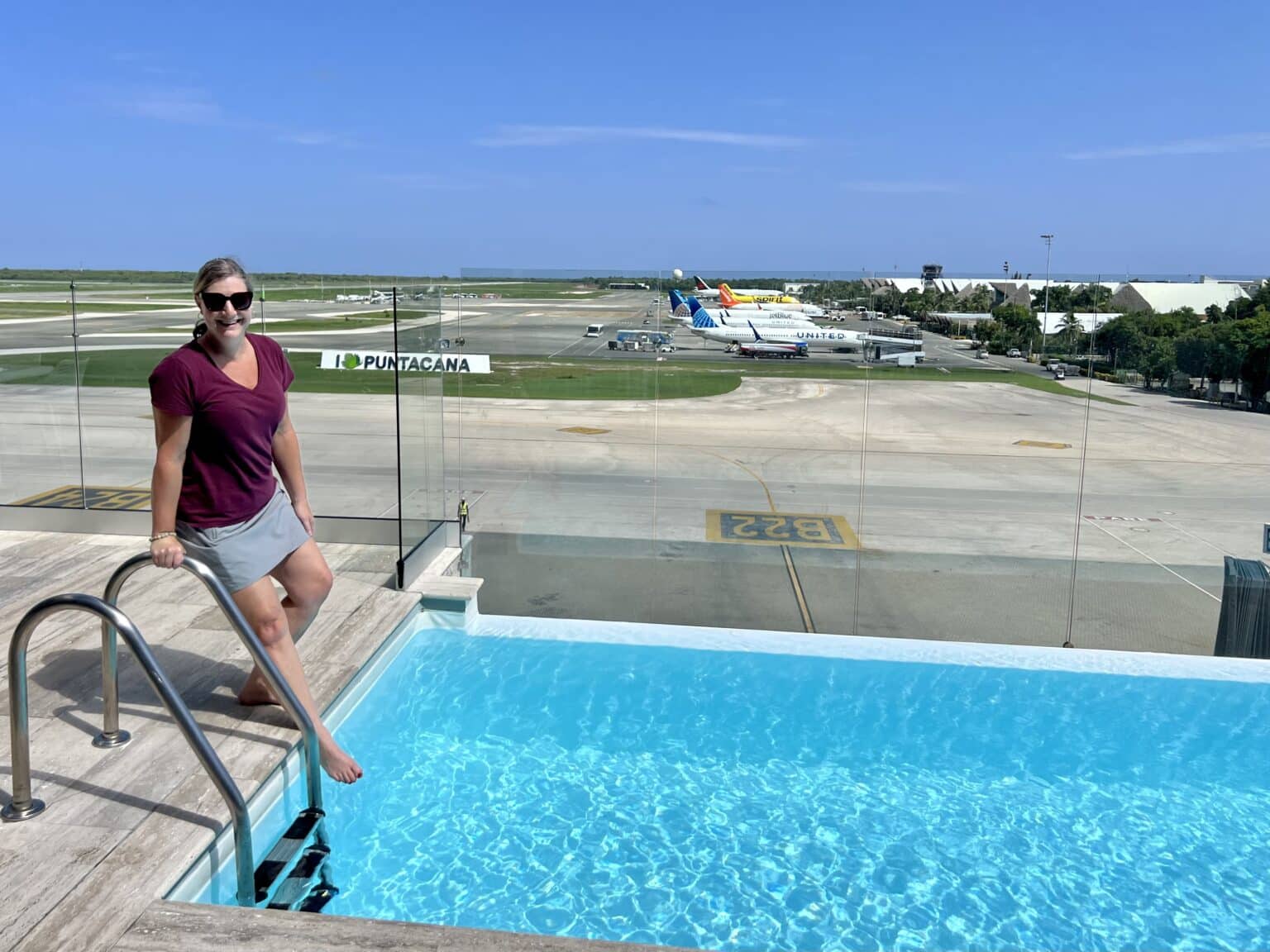 My Review: Punta Cana Airport Lounges with 2 Swimming Pools!